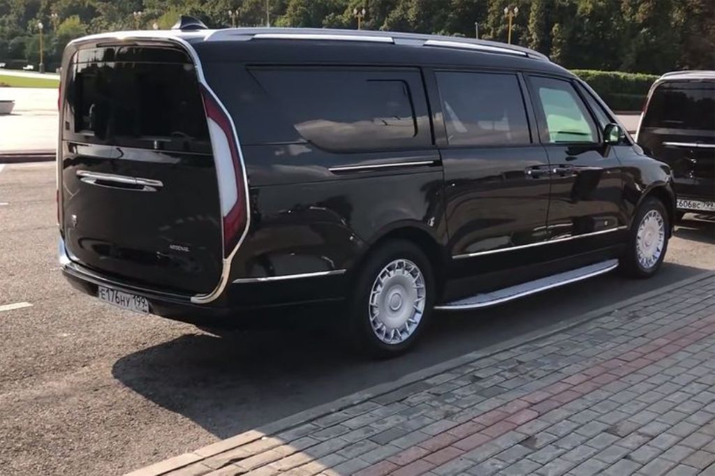 Aurus Arsenal: Το XXL πολυτελές κρατικό van του Putin