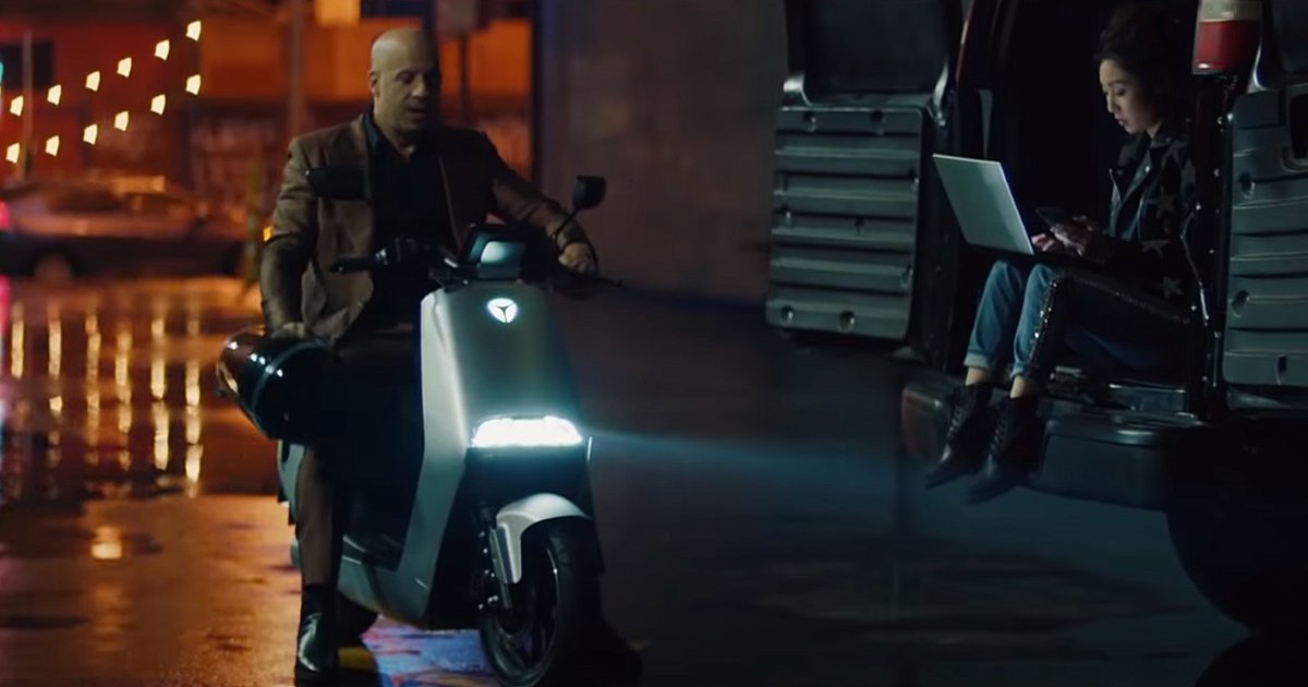 Ο Vin Diesel διαφημίζει ηλεκτρικό Scooter (βίντεο)