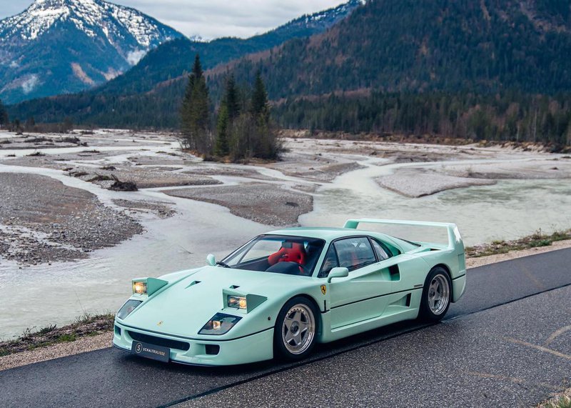 Αυτή η Ferrari F40 είναι μοναδική του είδους της λόγω του χρώματός της ...