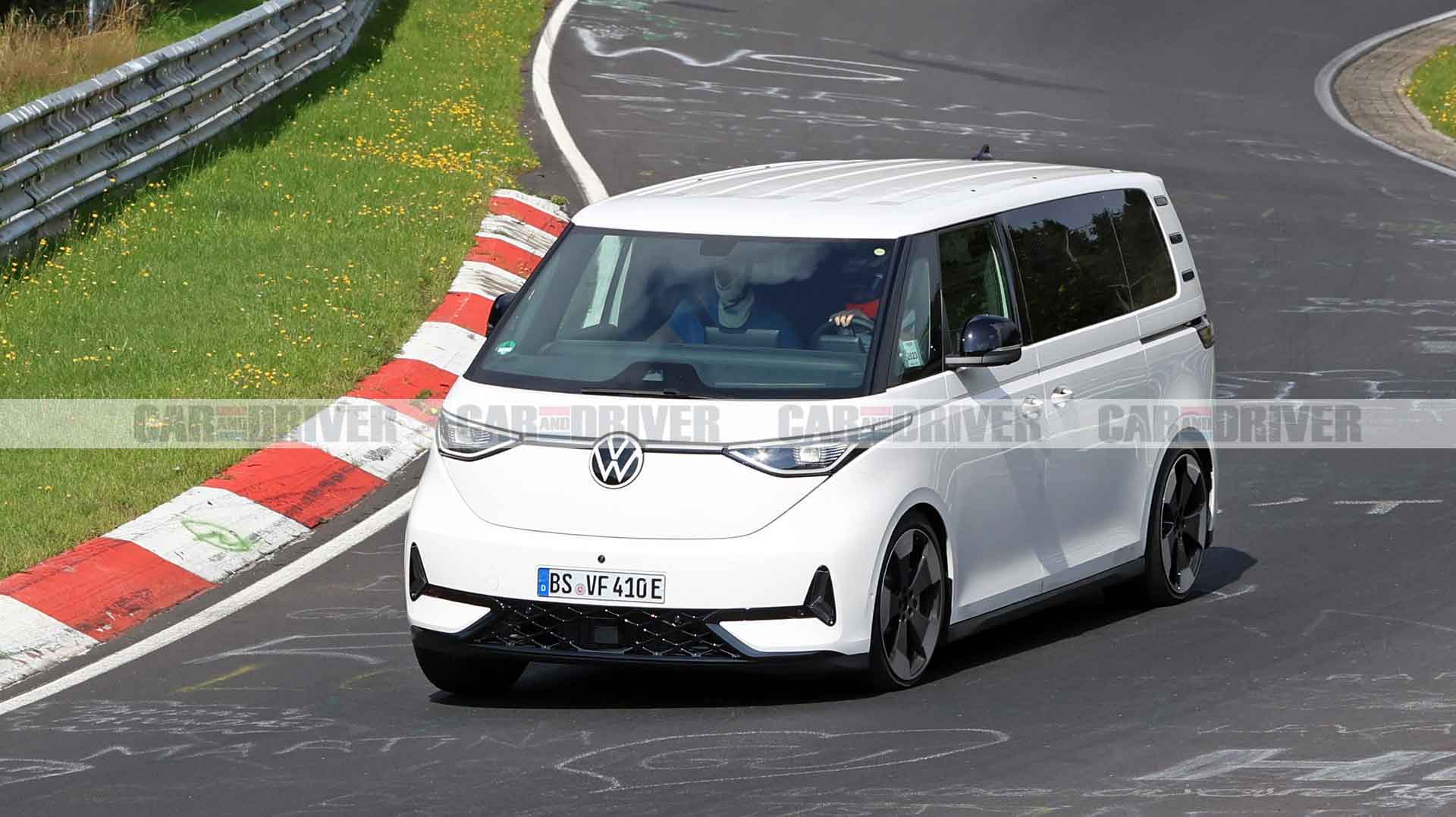 Η «καυτή» έκδοση GTX του Volkswagen ID. Buzz δοκιμάζει τα όριά της στο ...