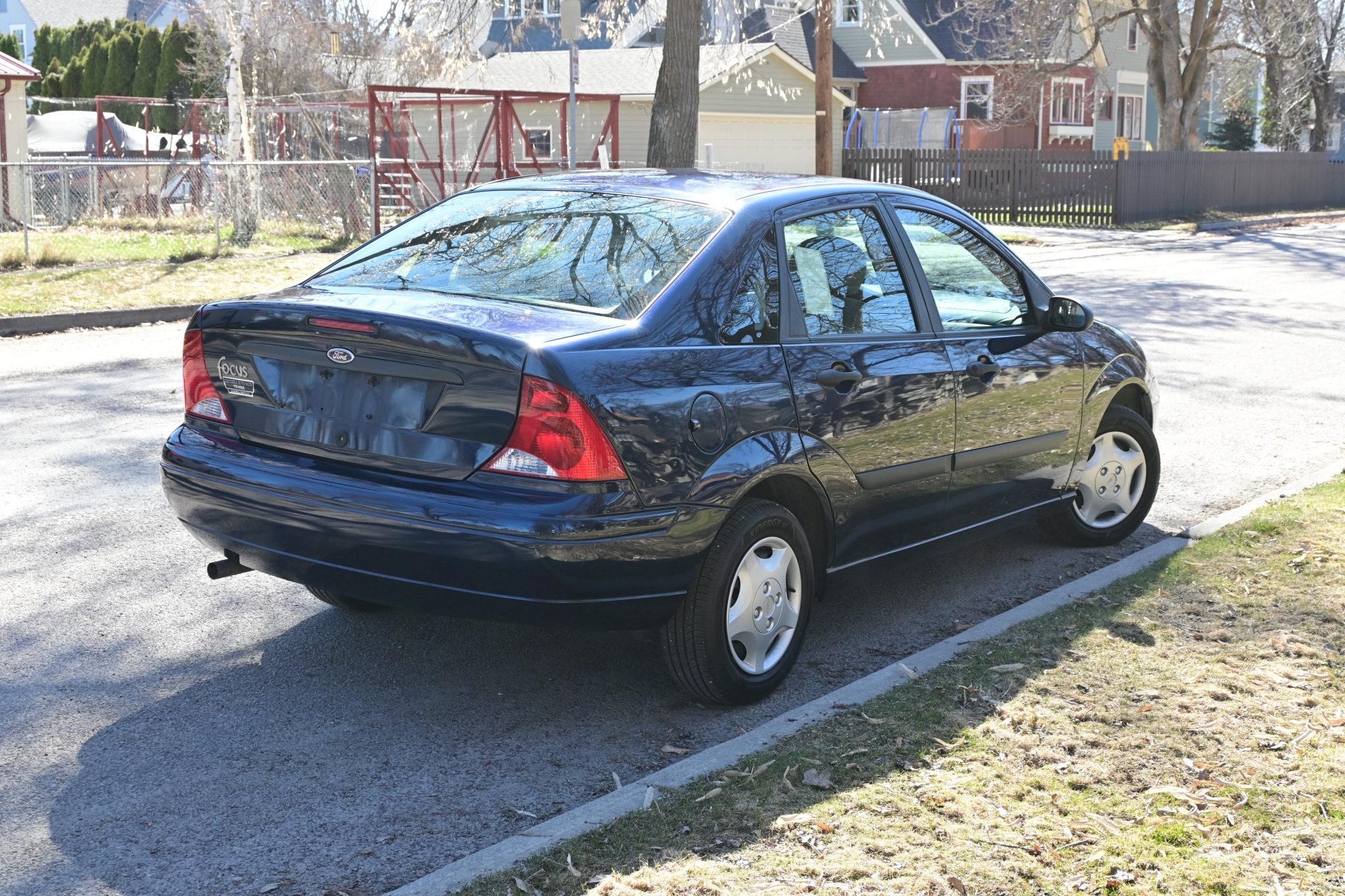 Ένα Ford Focus του 2002 με 216 km και τιμή σοκ ψάχνει το νέο του σπίτι ...