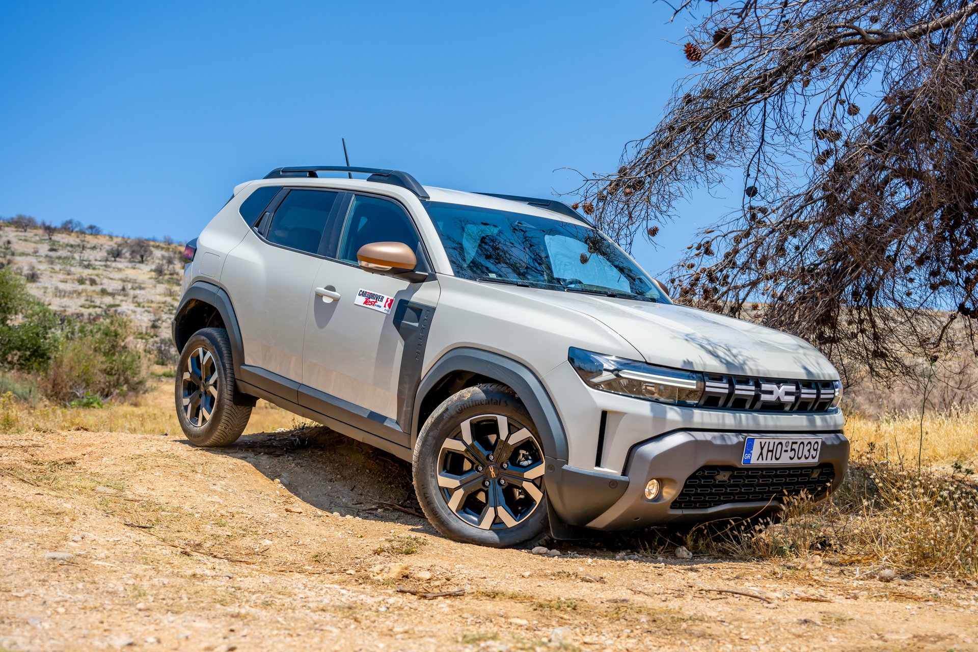 Suzuki Vitara VS Dacia Duster: Τετρακίνητα, υβριδικά και προσιτά - Ποιο ...