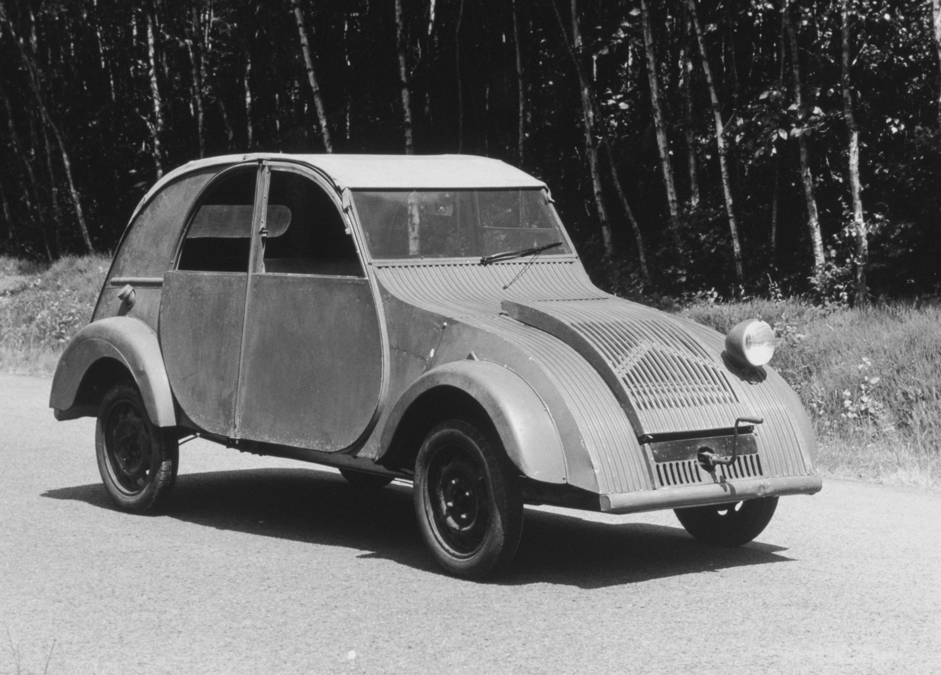 Citroen: Σαν σήμερα αποκαλύφθηκε το θρυλικό 2CV - Γιατί το πρωτότυπο ...