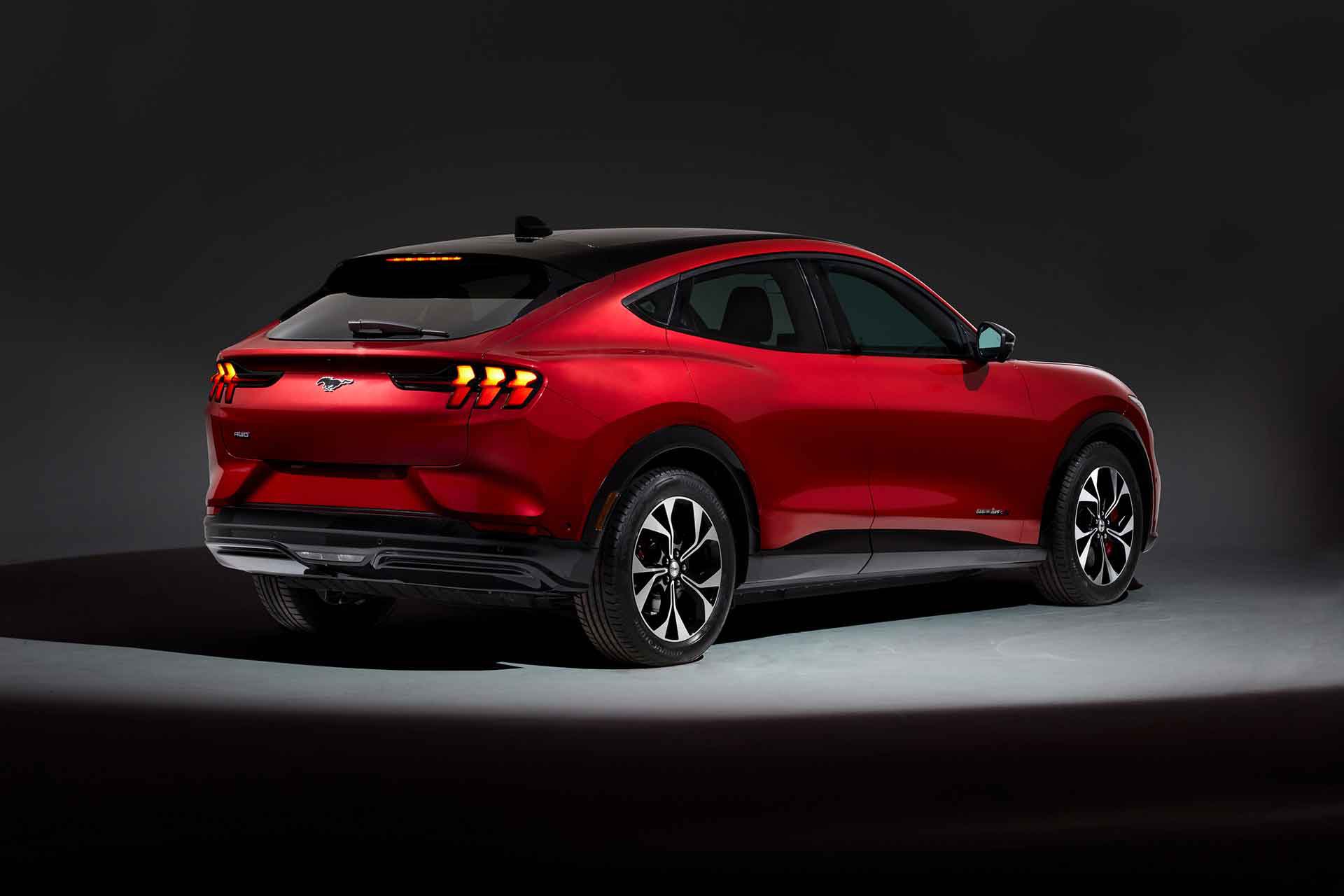 Ford: Πιο εύκολη η απόκτηση των νέων Capri, Explorer και Mustang Mach-E