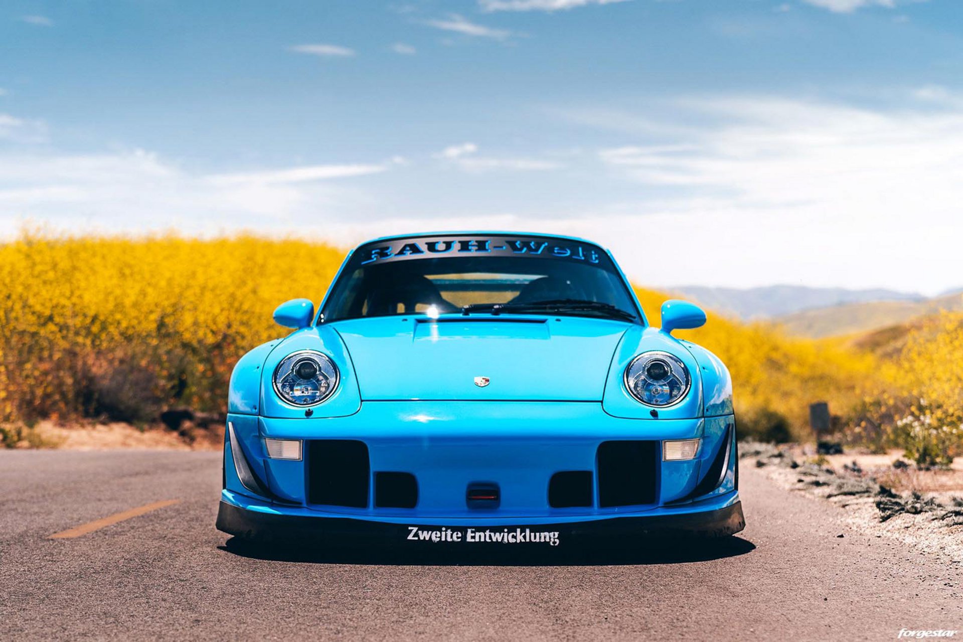 Κούκλα αυτή η κλασική Porsche 911 της RWB