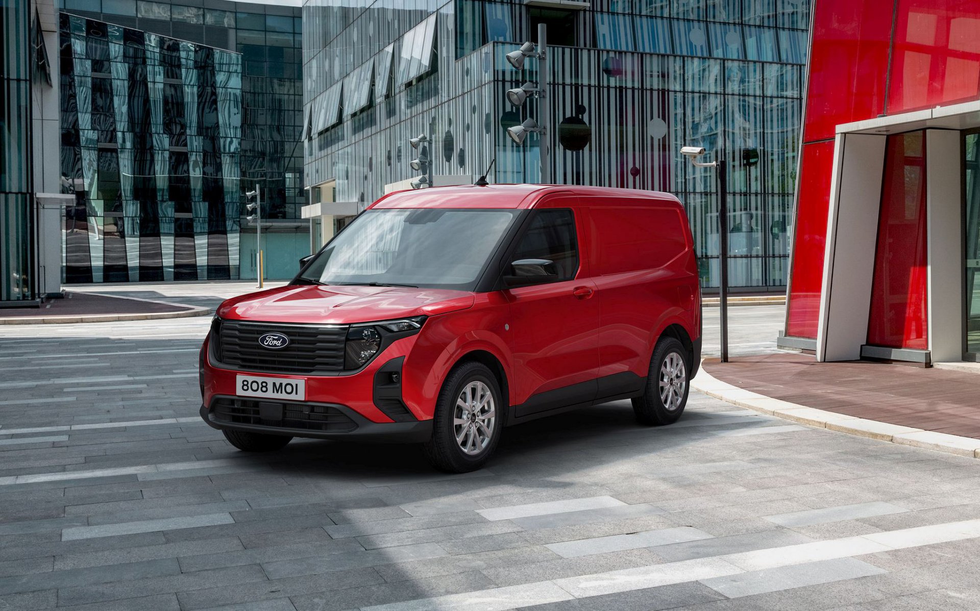 Ford Transit Courier: Μεγαλύτερο, ασφαλέστερο και πιο αποδοτικό από ποτέ