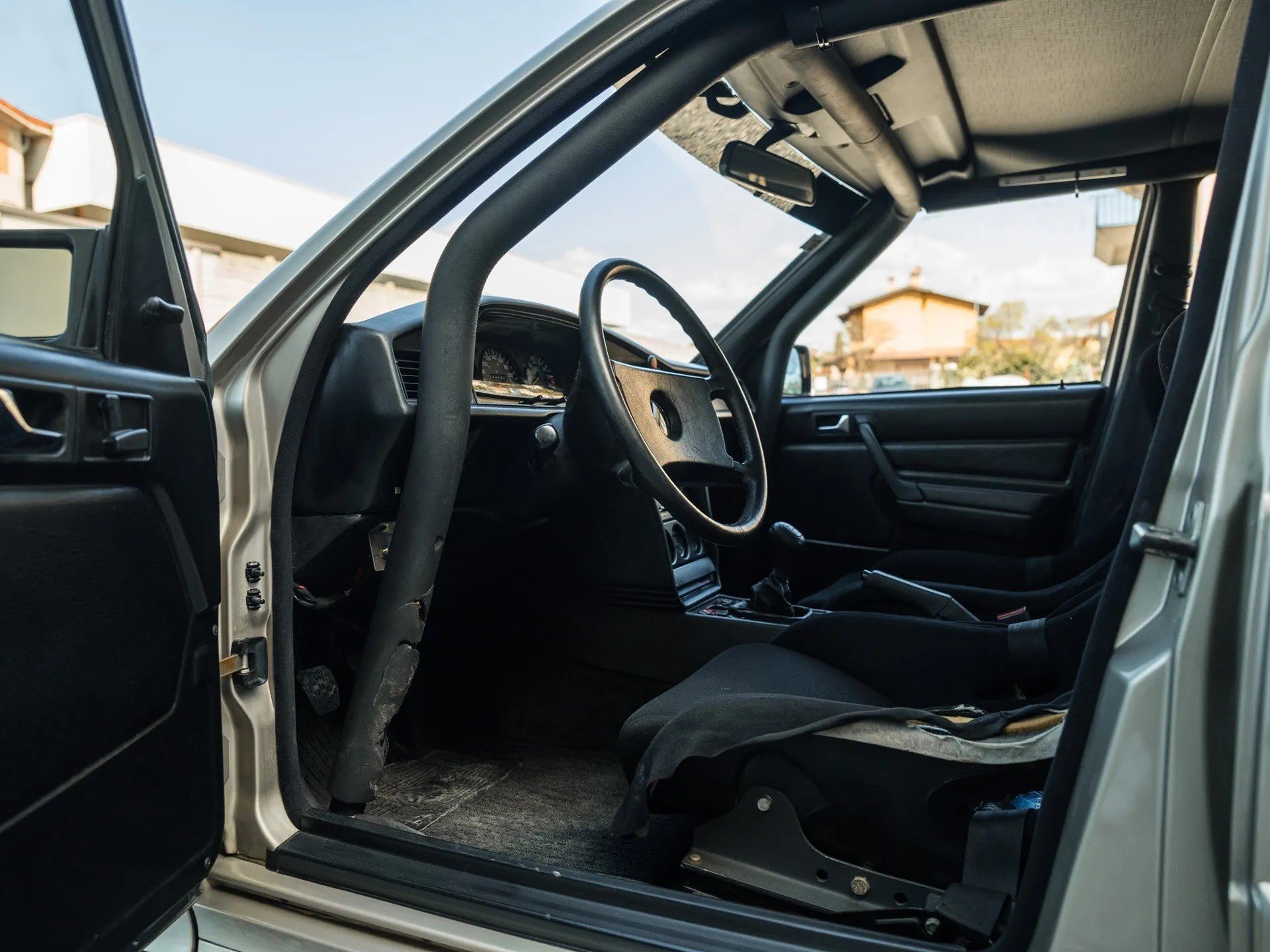 Σε δημοπρασία αυτή η Mercedes-Benz 190E που έτρεξε ο Niki Lauda (photos)