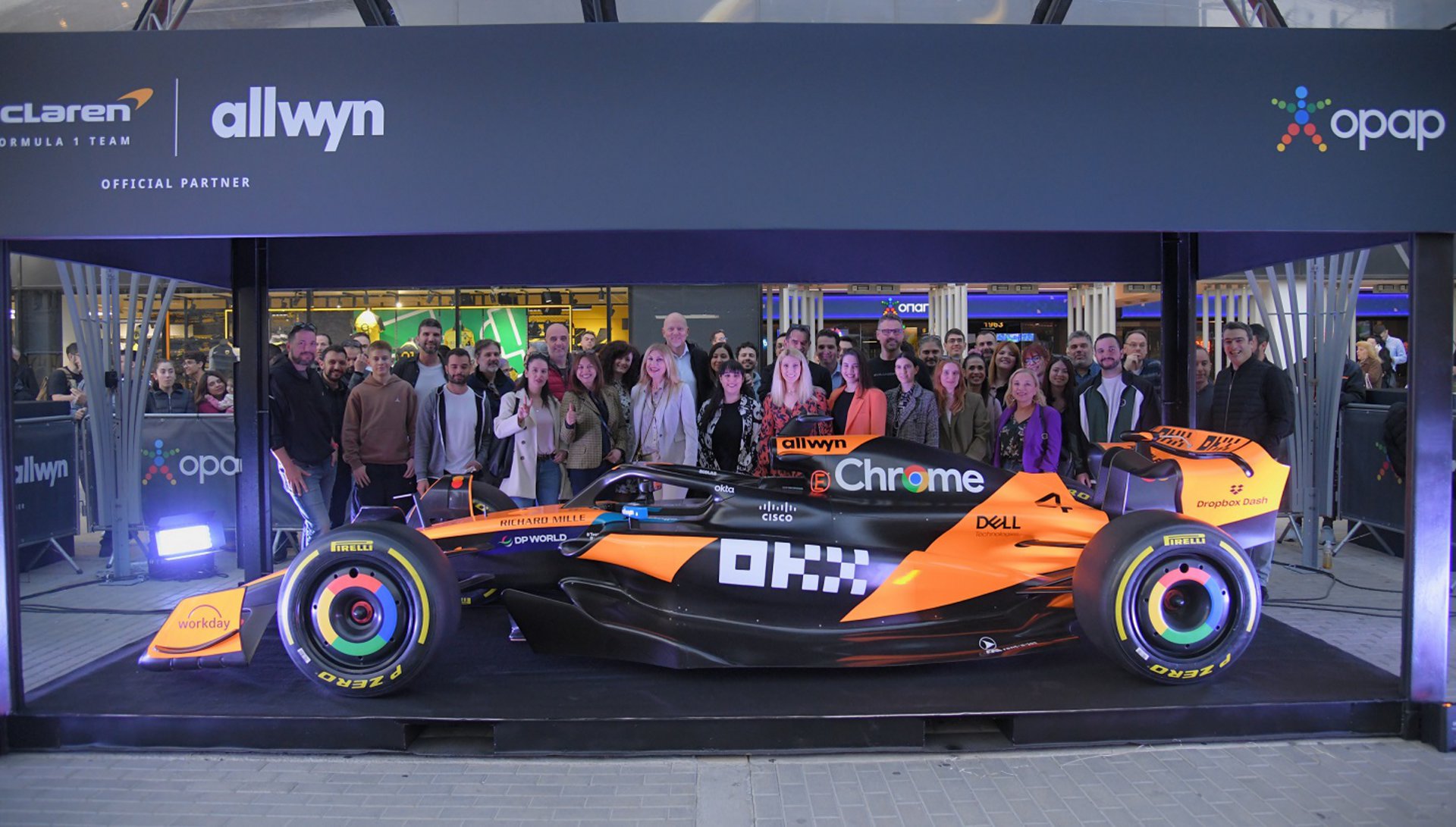 Η McLaren MCL39 ήρθε στην Ελλάδα και ξεσήκωσε το κοινό (photos)