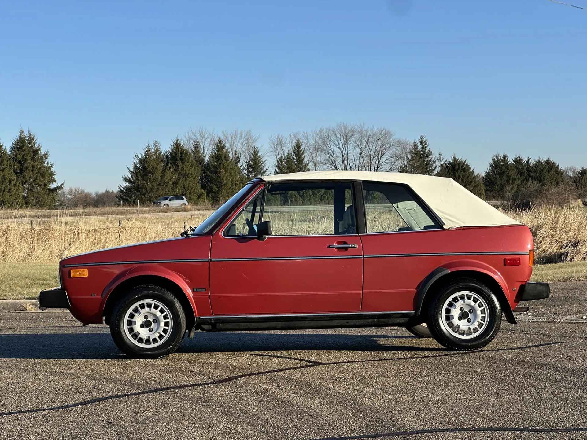 Πανέμορφο Volkswagen Golf cabrio του 1982 πωλείται... σε όποιον το ...