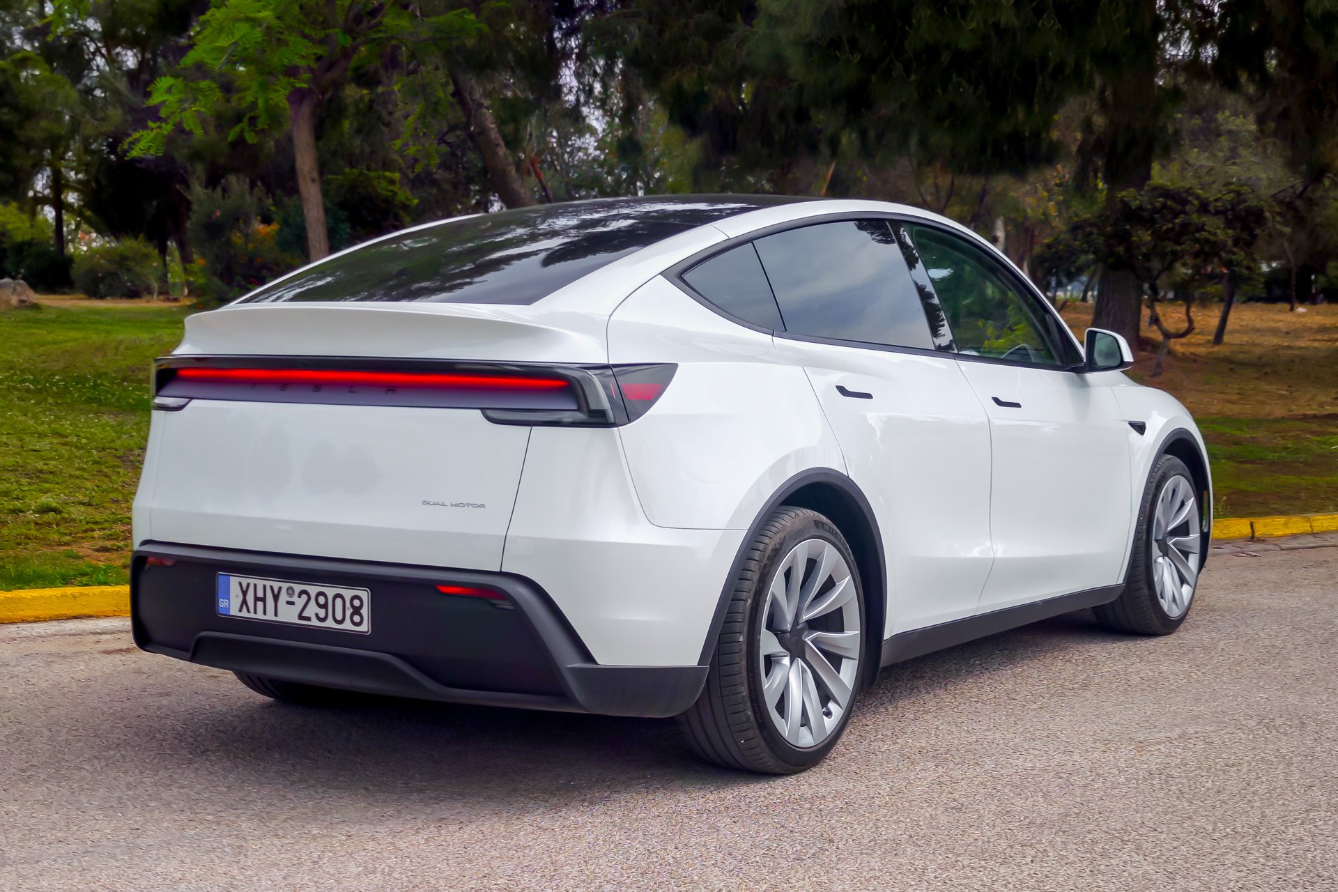 2025 TESLA MODEL Y Dual Motor Long Range - Δοκιμή, Τιμές, Τεχνικά ...