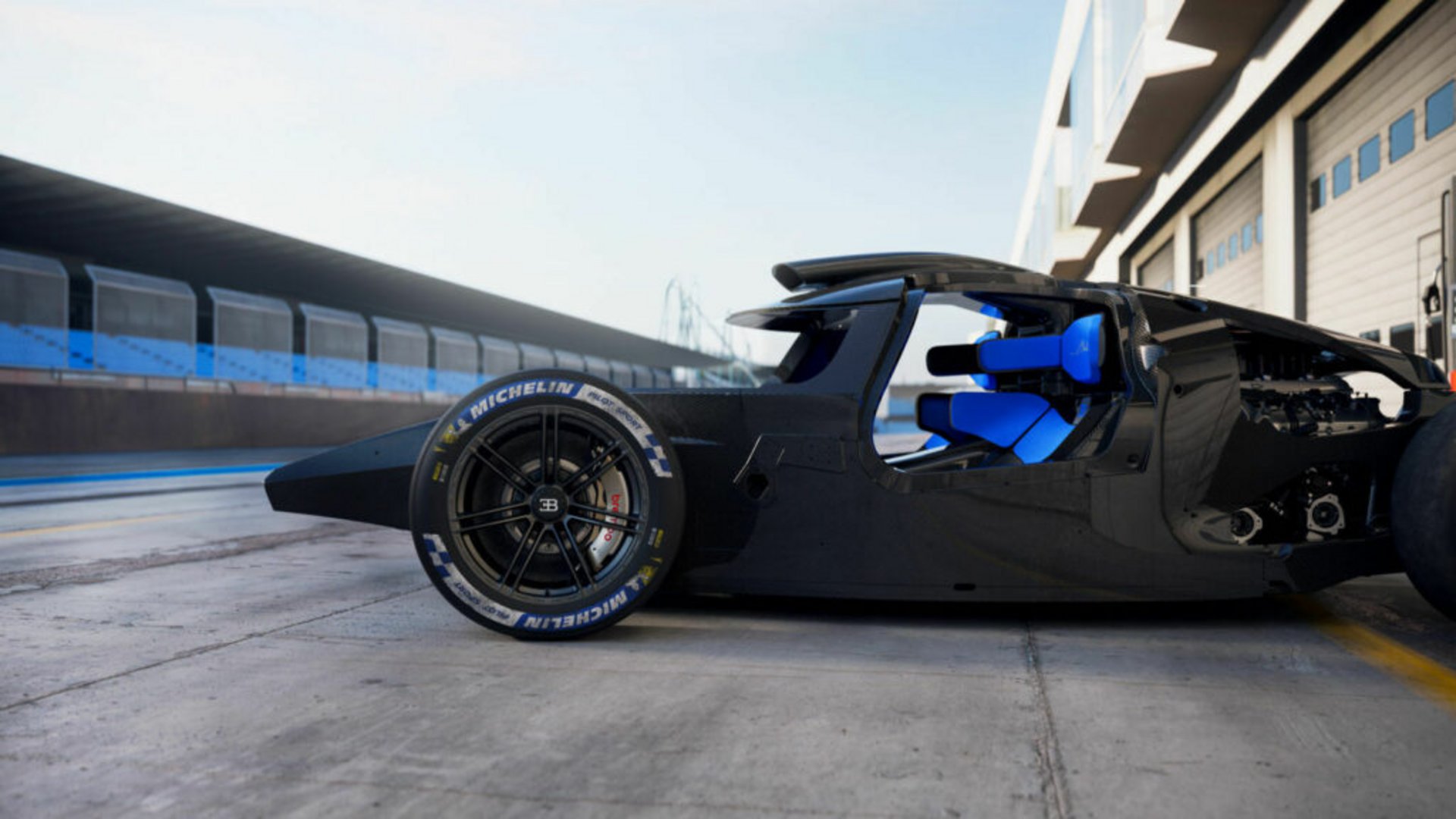 Το μονοκόκ της Bugatti Bolide είναι ένα έργο τέχνης και μία ωδή στην ...