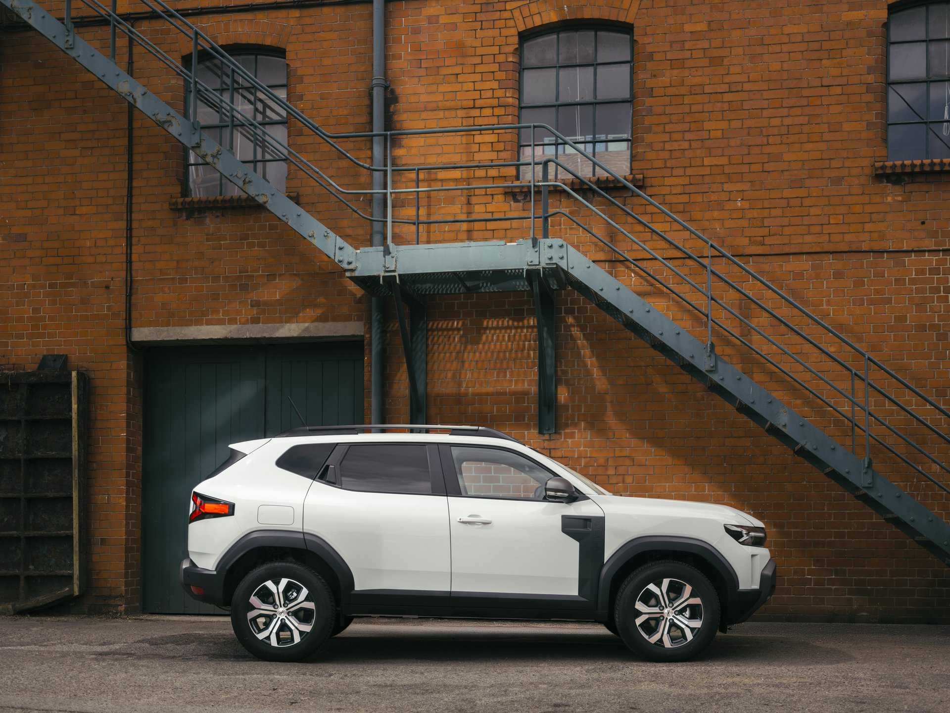 2025 DACIA DUSTER CARGO - Δοκιμή, Τιμές, Τεχνικά | caranddriver.gr